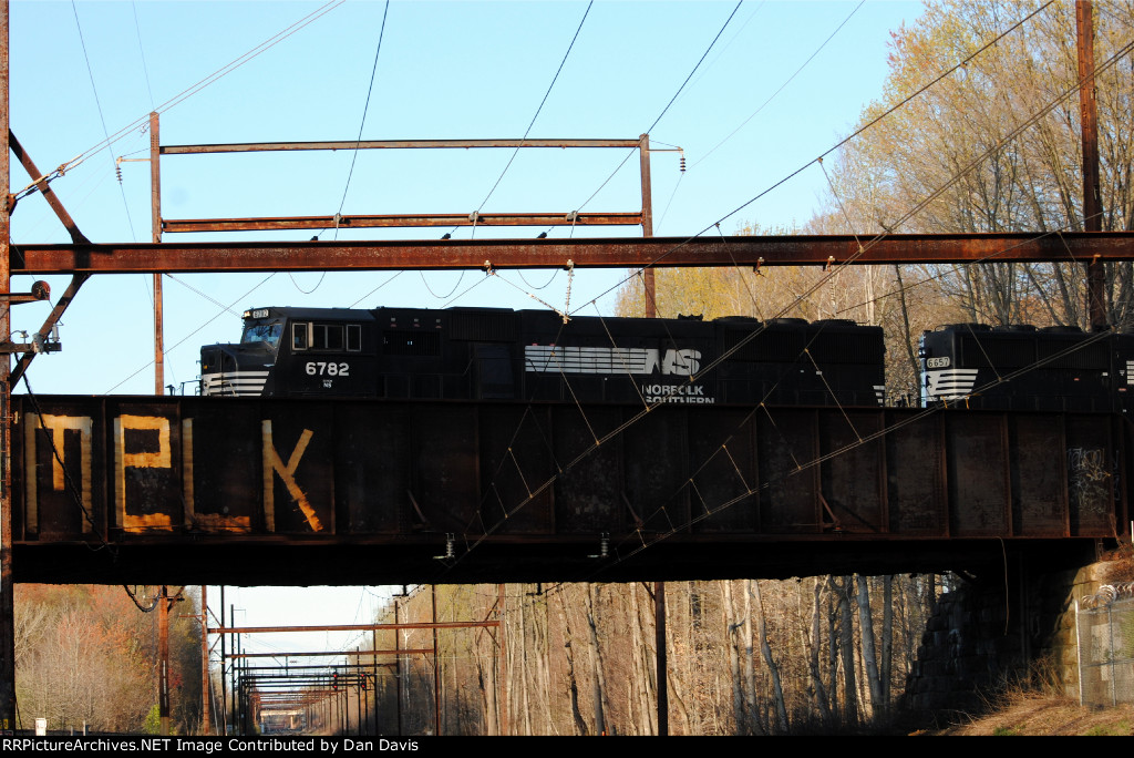 NS SD60M 6782 leads 17G
